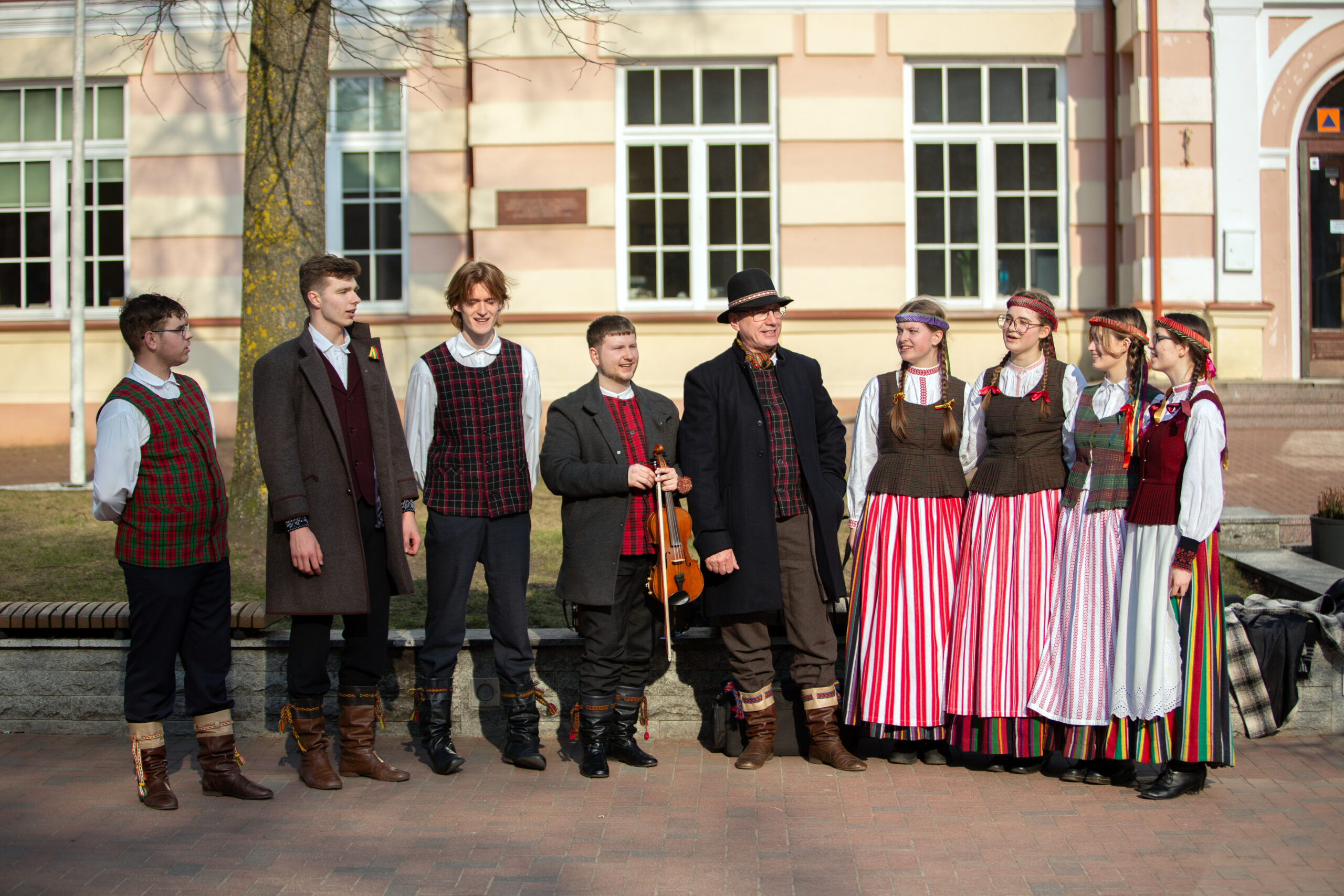 LIETUVA 🇱🇹 ŠIAULIŲ DAINŲ MUZIKOS MOKYKLOS FOLKLORO ANSAMBLIS ...